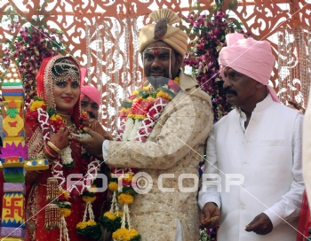 Fotocorp Krutika Ahir Mahesh Gawli Arun Gawli Mahesh Gawli ties knot with Krutika Ahir